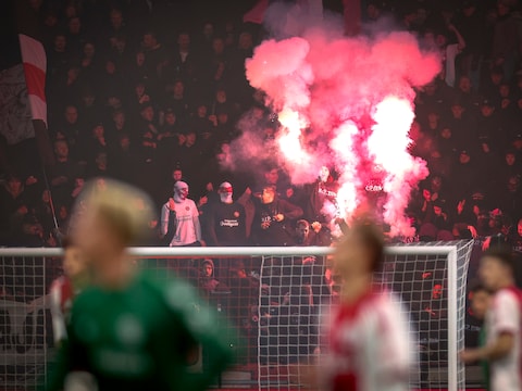 Handhaven stadionverbod onmogelijk? App voor demente ouderen is volgens AZ-fan Ruud dé oplossing ...