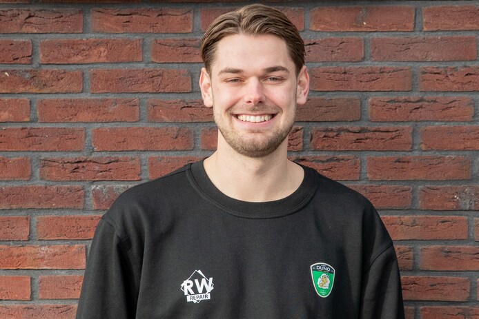 Toen Calvin van de bank gleed dacht zijn vriendin aan een grap, maar ...