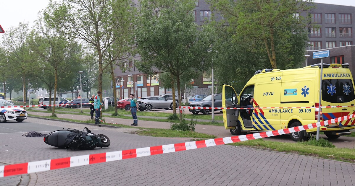 Eén persoon naar ziekenhuis vervoerd naar ongeval tussen auto en ...