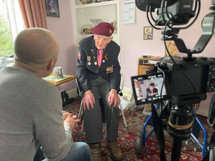 Raymond Whitwell (103), de oudste veteraan Slag om Arnhem, zegt ...
