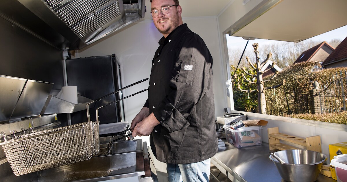 Afgekeurde Jaap (37) weigert thuis te zitten en begint patatkraam ...
