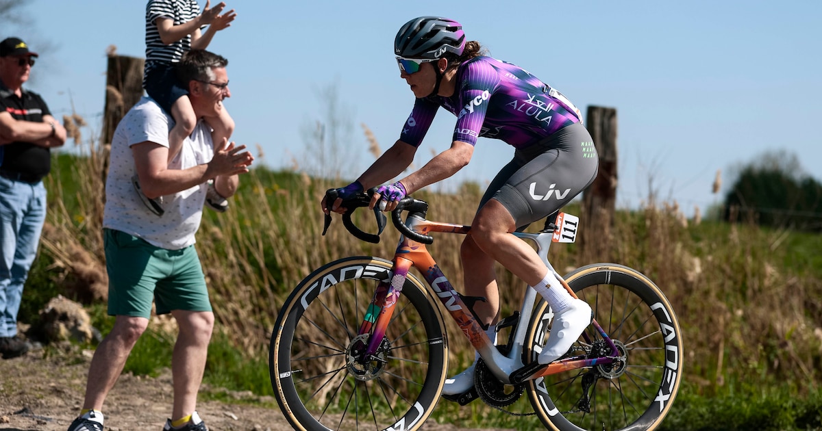 Hoe een lekke band de ontsnapping van Quinty Ton in Parijs-Roubaix ...