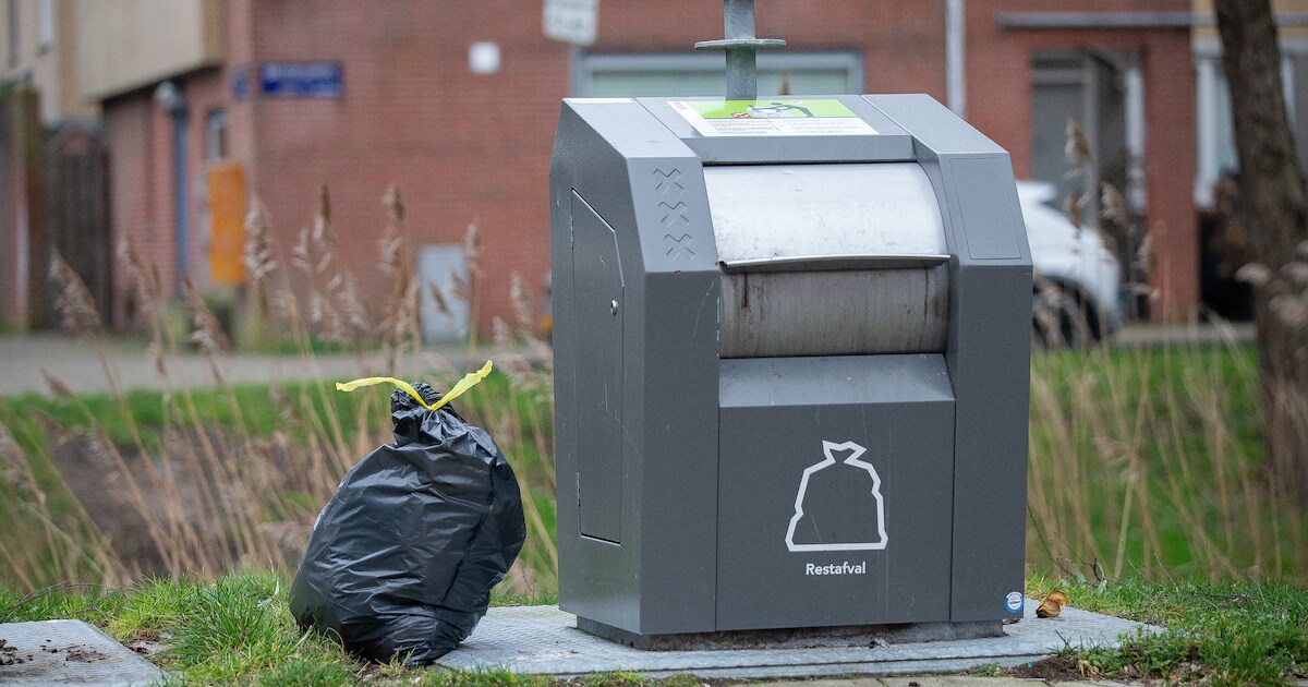 Politie treft slapende man aan in ondergrondse vuilcontainer ...