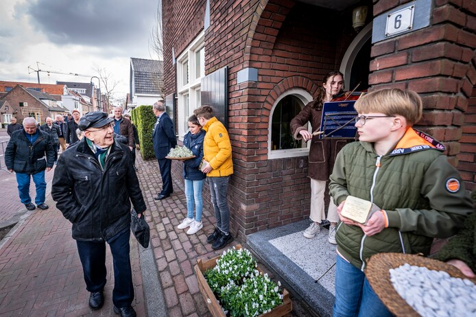 Holocaust-overlevende verbolgen omdat hij niet mag spreken bij ...