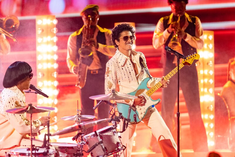 Stormloop op kaarten Bruno Mars: ‘Hij is een beest, bijna een ...