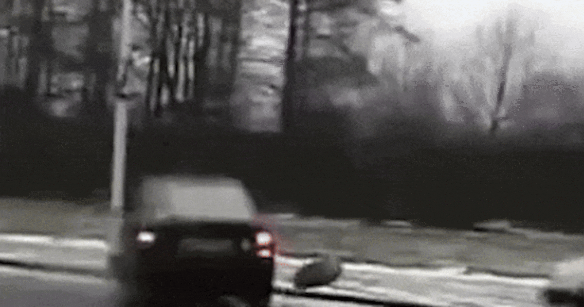 Het beroemdste gladheidsfilmpje ooit: de één zit vast voor moord, de ...