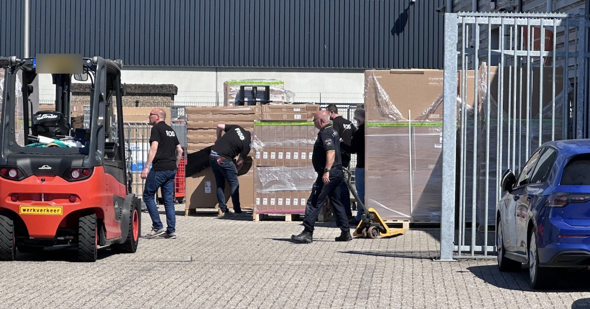 FIOD valt PostNL-pakketpunt binnen in Breda | Regio | De Gelderlander.nl