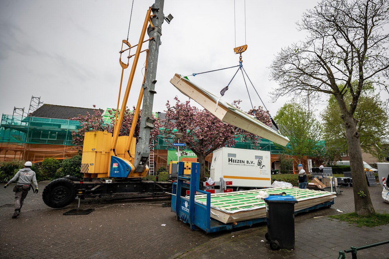Duurzaam bouwen en renoveren met ‘LEGO-stenen’ en daken van stro | Foto ...