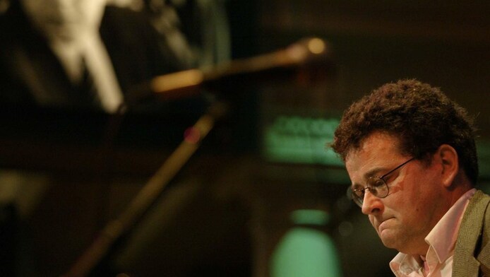 P.C. Hooftprijs naar dichter Tonnus Oosterhoff | Show | gelderlander.nl