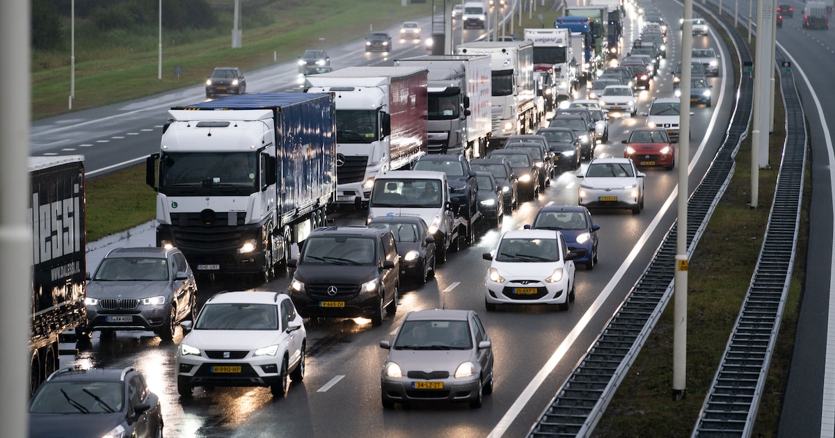 File op A12 door ongeluk, rijstroken vrijgegeven | Arnhem | De ...