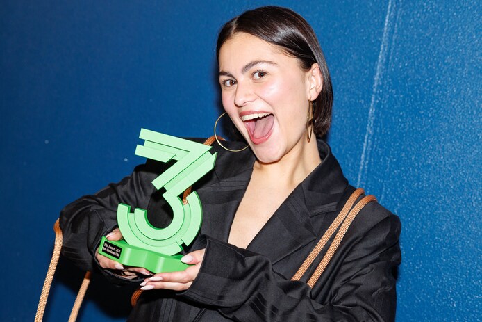 Van student naar hitmachine: hoe het leven van Luna (22) binnen een ...