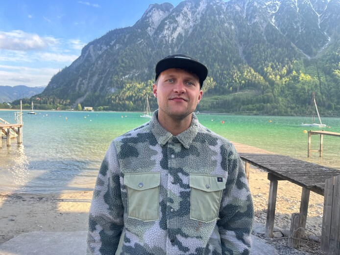 Nijmeegse Joeri rijdt met zeven vrouwen door Oostenrijk in datingshow ...