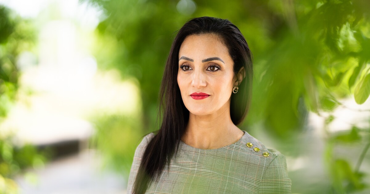 Karima Azoubay wordt er gek van: ‘Mannen, houd op met sissen, roepen en ...