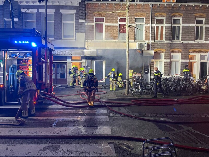 Grote brand verwoest Nijmeegse cafetaria, negen omwonenden uit huis ...