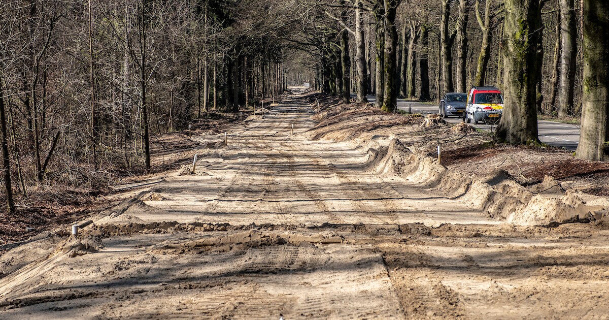 Parallelle betonvlakte is geld over de balk | Mook en Middelaar | De ...