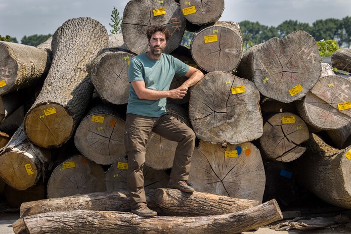 Scherpschutter Teun doodde vele mensen, maar als hij een oude man ziet ...