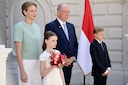 Koningin Máxima droeg op bezoek in Tsjechië een galajurk uit 2006, en ...