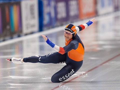 LIVE schaatsen | Angel Daleman valt op 500 meter, brons voor Isabel ...