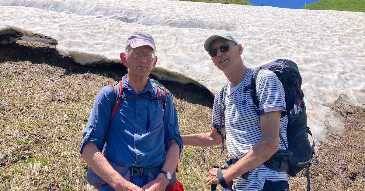 Een meter onder ijs en onbereikbaar: Does stierf in de Alpen in het bijzijn van vriend Geert ...