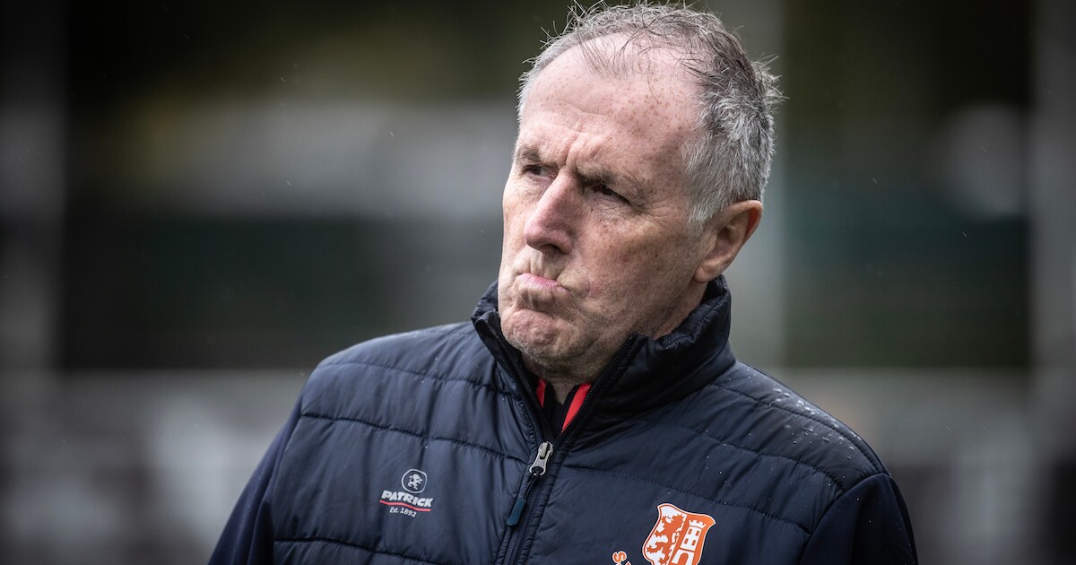 71 jaar maar niet van het veld te slaan: nestor Knippenborg verlengt ...