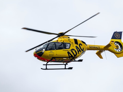 Scholier overleden bij botsing met touringcar vol kinderen op ...