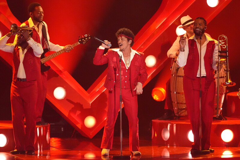 Bruno Mars brengt album The Romantic uit, maar zijn liefdesleven blijft ...