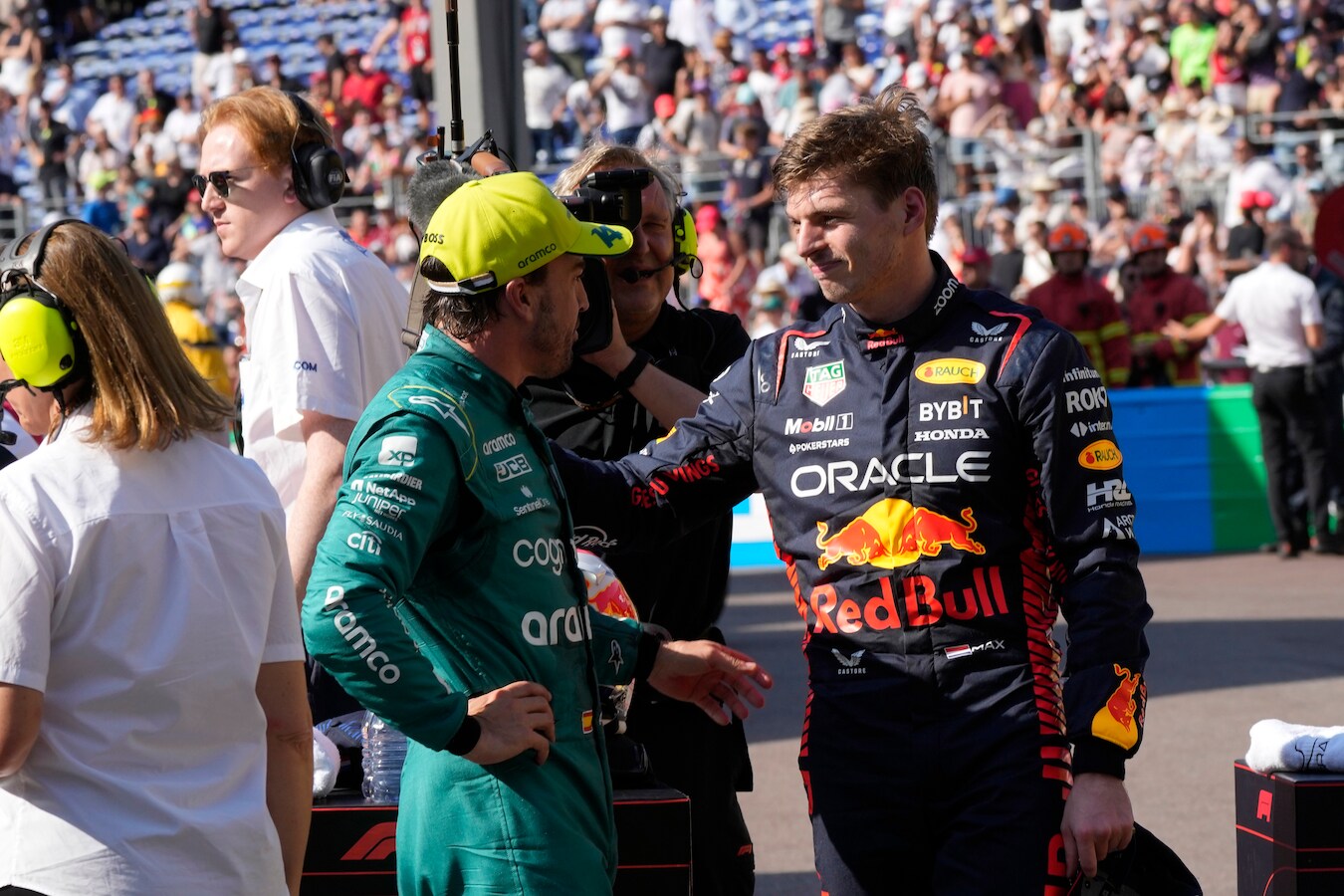 Max Verstappen flirt met muur maar houdt Fernando Alonso na ultieme poging toch van pole ...