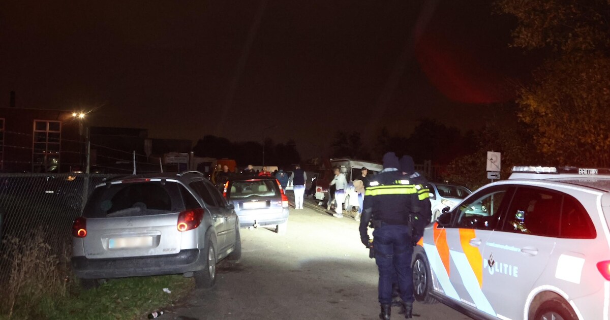 Politie sluit afritten A2 vanwege illegaal feest in Bommelerwaard ...