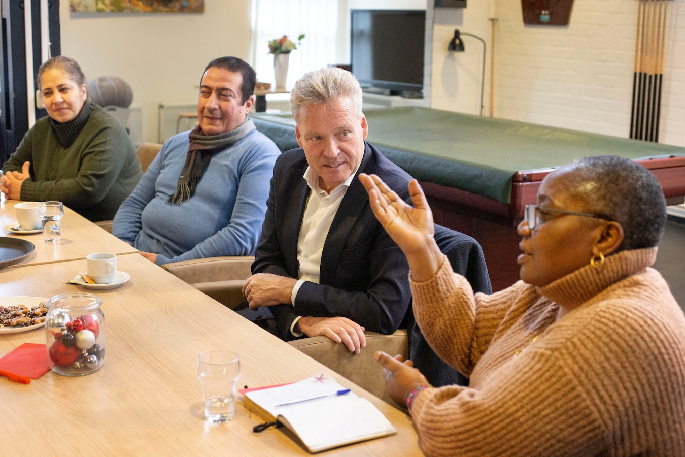 Taalcafé krijgt burgemeester op bezoek: ‘Oosterhout is een kleine stad ...