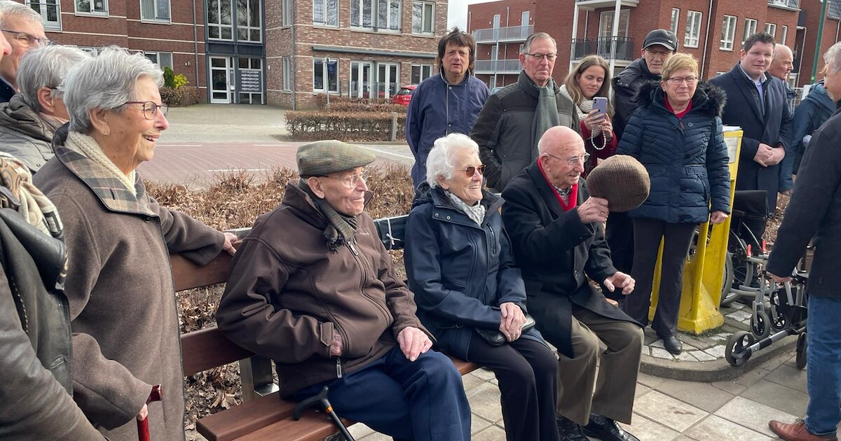 Een bankje voor iedereen die in Langenboom de 100 haalt of heeft ...