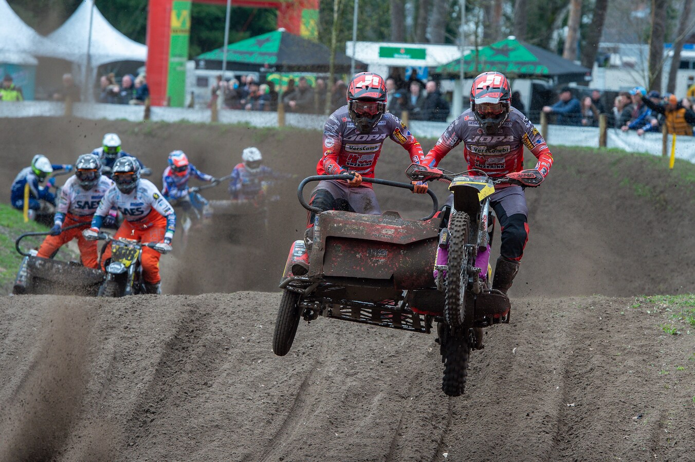 Holtense bakkenist Rietman ziet hoe motorblok het voor de tweede maal ...