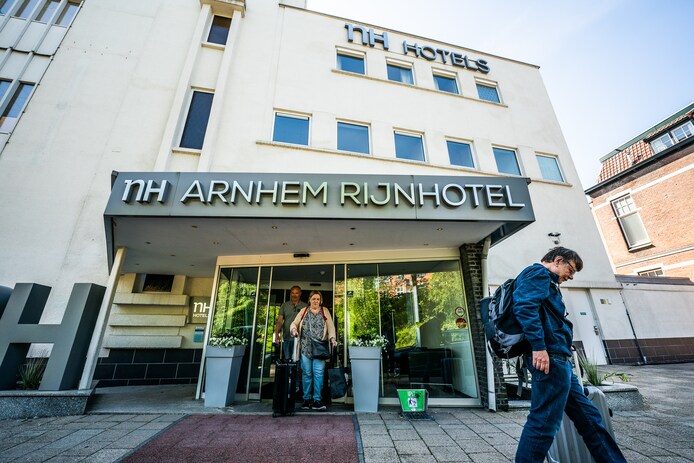 Bijna 600 euro voor een nacht slapen in Arnhem: Eagles zorgen voor ...