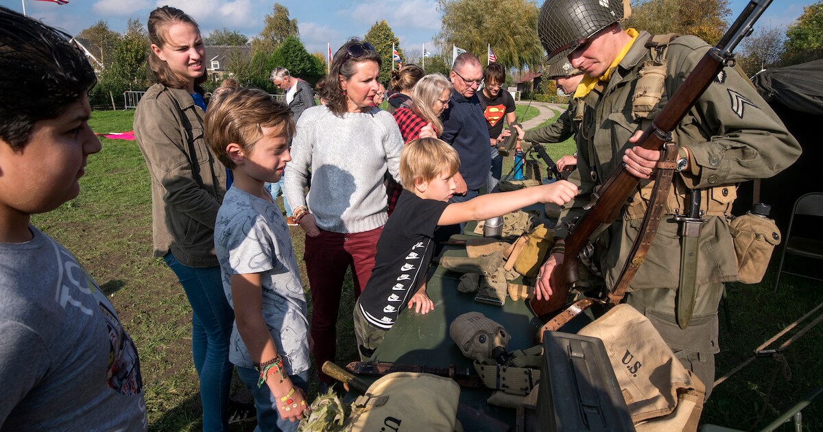 Voertuigen en schijngevechten met explosies: De Spees in Opheusden ...