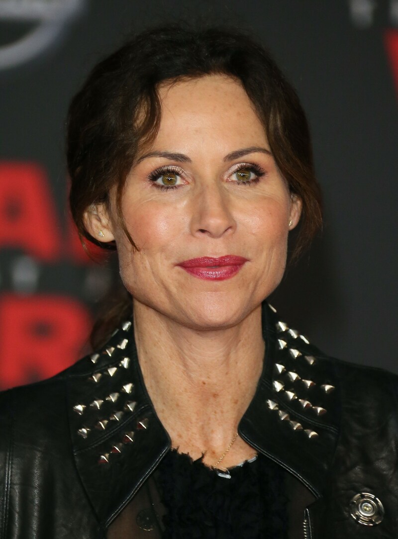 Minnie Driver te zien in vijfde seizoen Emily in Paris | Show | De ...