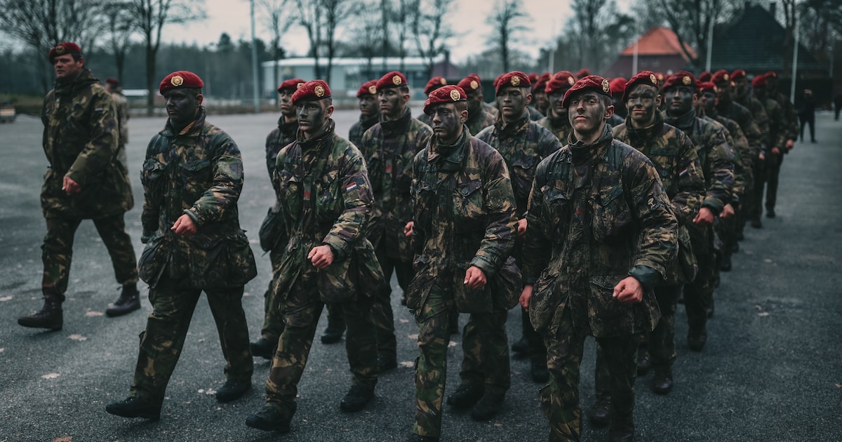 Luchtmobiele brigade oefent zichtbaar in Arnhem en Nijmegen; militairen ...