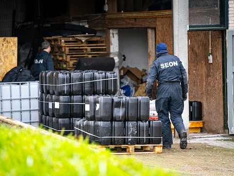 Ali kan zó goed lassen dat de halve onderwereld klant is, en de politie ...