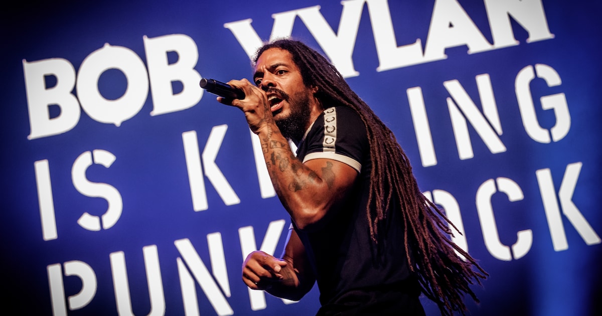 Ging rapduo Bob Vylan te ver met uitspraken? ‘Rechter vond ‘gecremeerde ...