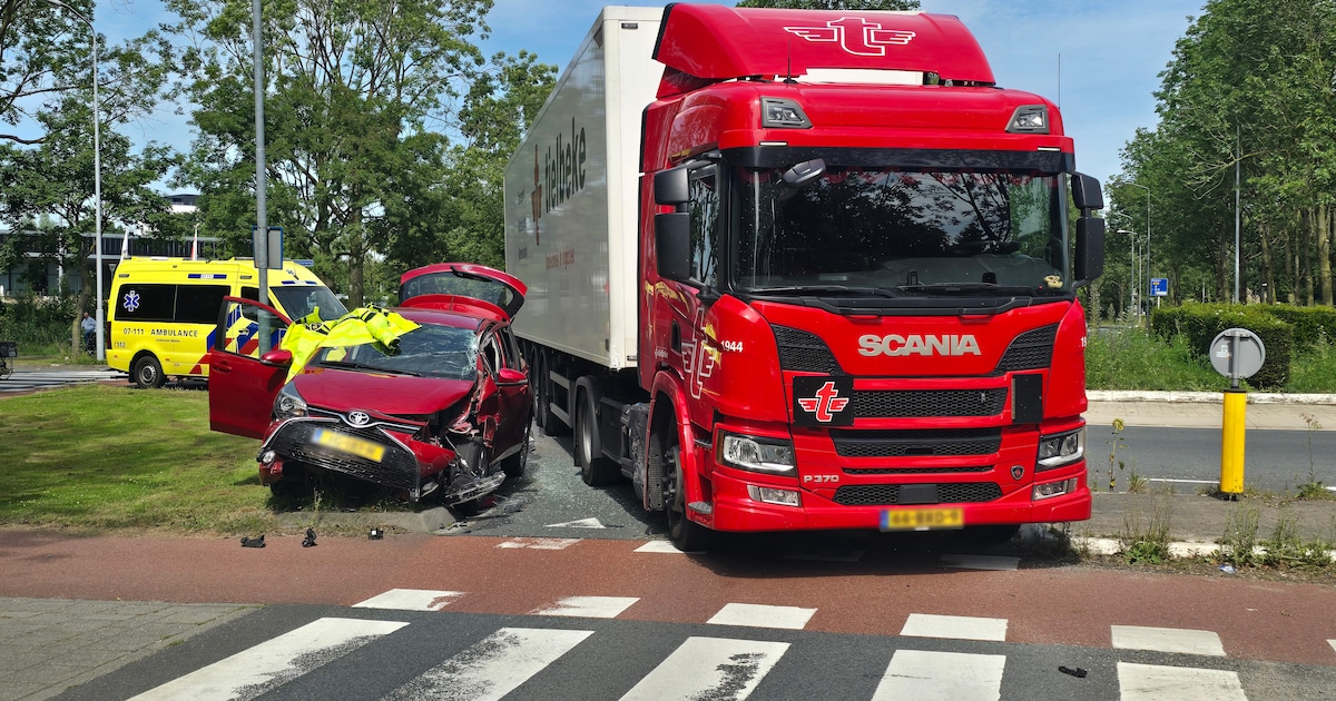 Auto en vrachtwagen op elkaar gebotst op rotonde in Wageningen | 112 nieuws Wageningen | De ...