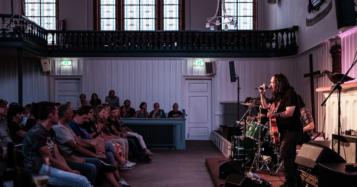 Podium Het Nieuwe Dijkhuis begon én eindigt uitverkocht: ‘De traan op ...
