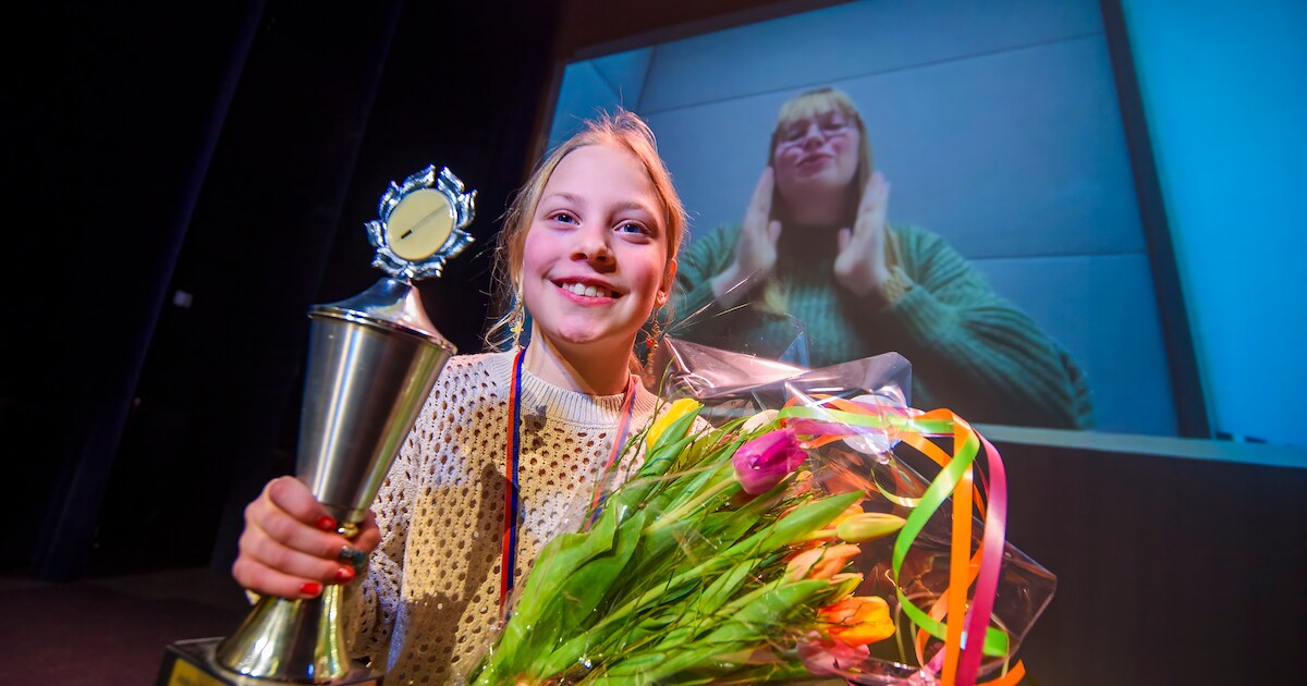 Benthe en Vera gaan dichten over Enschede | Regio | De Gelderlander.nl