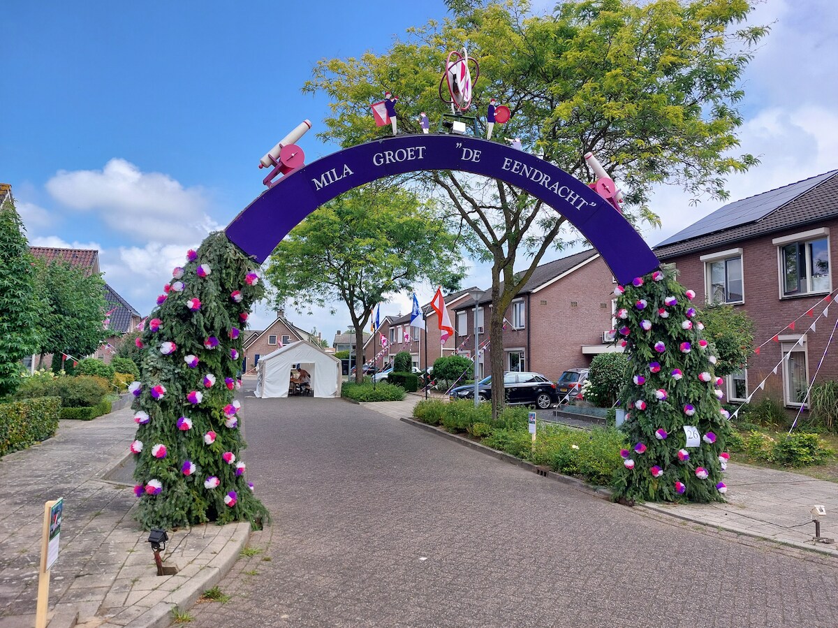 Van sprookjesbos tot vlaggenparade: dit is wat de Schuttersbogenroute ...