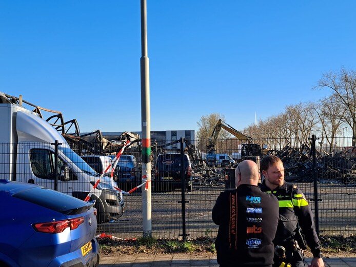 Derry en John zien bedrijven in vlammen opgaan bij grote brand: ‘Ik ...