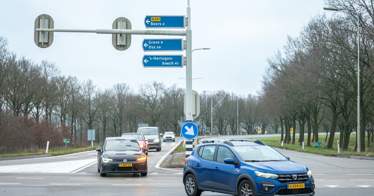 Verkeer ondervindt hinder van afgesloten weg tussen Cuijk en Gassel ...