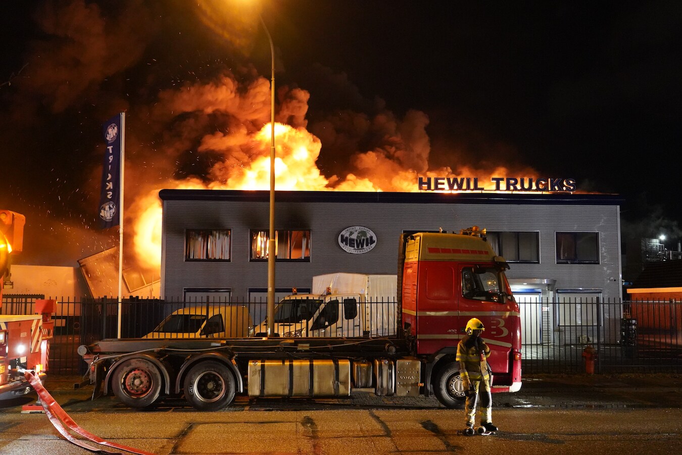 Explosie bij hevige brand in Nijmegen: gebouw gesloopt zodat brandweer ...