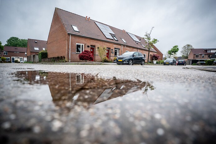 Buren strijden om parkeerplekken voor hun deur: 'Als ik terugkom kan ik ...