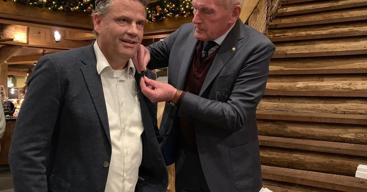 Peter van Bussel onderscheiden met speld Zilveren Vitessenaar | Arnhem ...