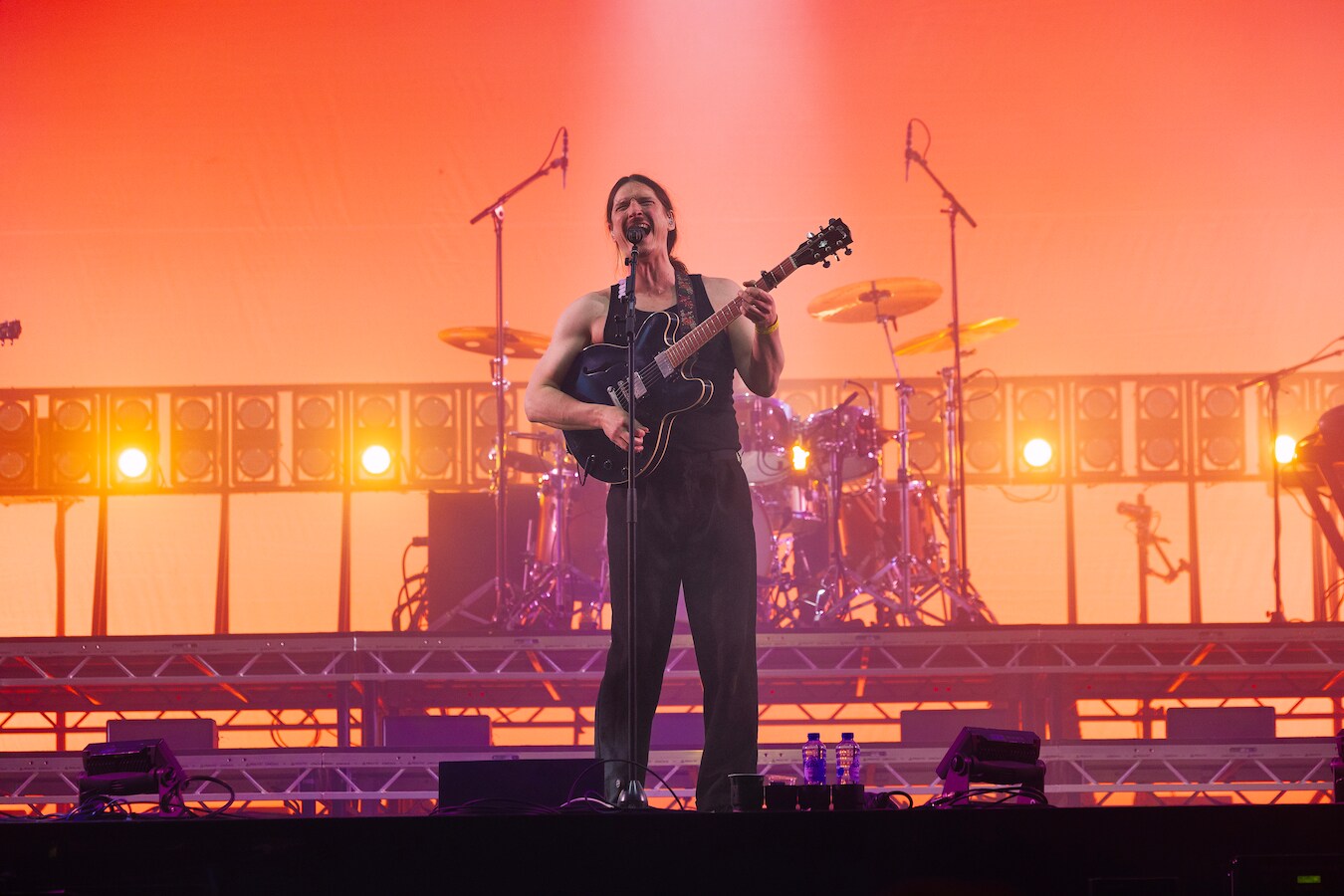 In het diepste geheim was de nieuwe zanger van Kensington al in Utrecht ...
