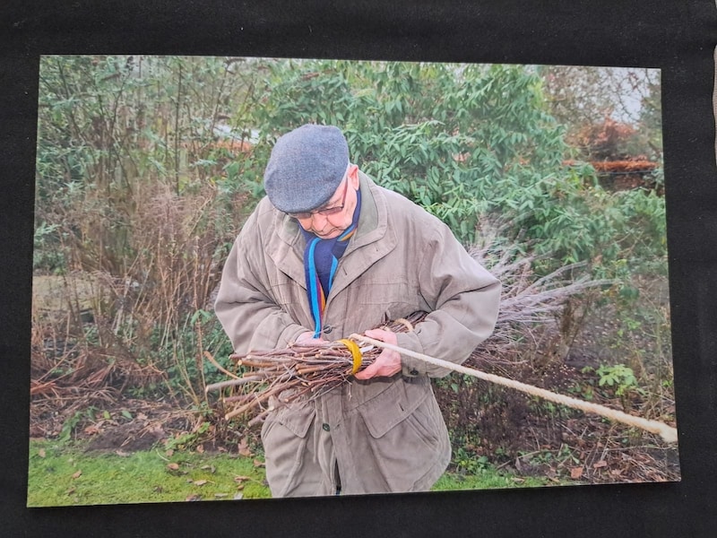 Laatste bezembinder van Groesbeek overleden | Regio | De Gelderlander.nl