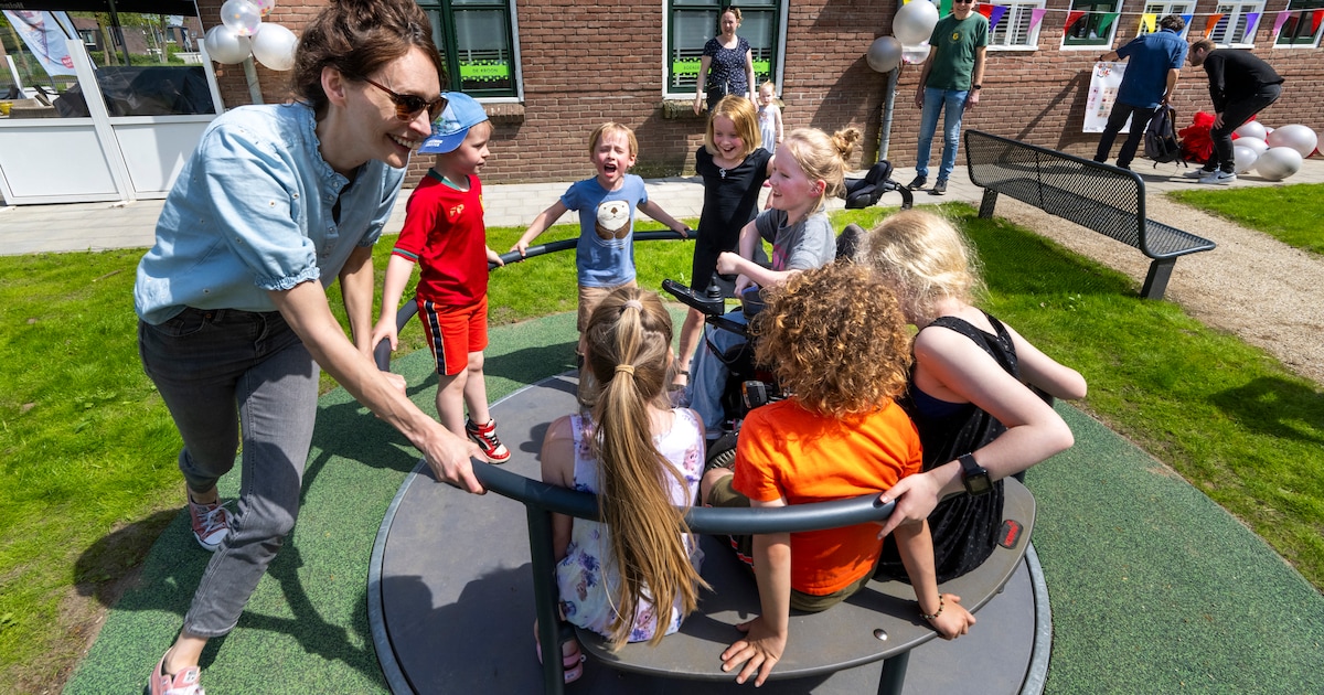 Signe (9) kan eindelijk met haar vriendjes spelen in de speeltuin: ‘Dit ...