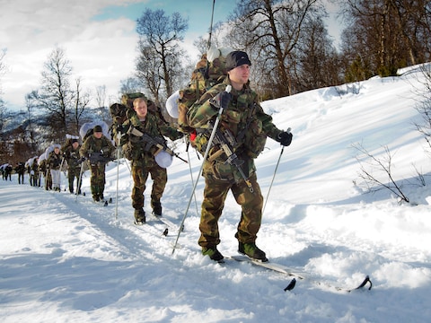 Wat hebben Nederlandse militairen te zoeken in de Groenlandse vrieskou ...